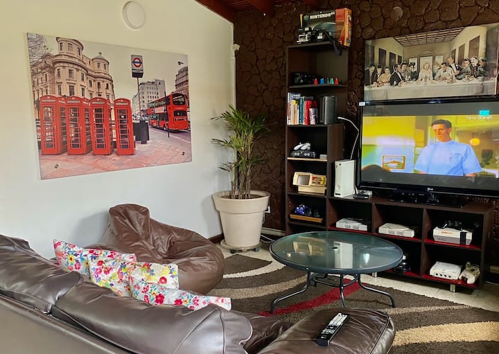 Casa En Frente Del Exito De Laureles - Medellín, Colombia