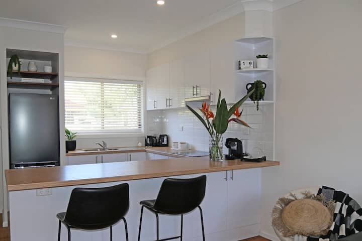 Cbd - Spacious - Quiet - Wi-fi - Courtyard - Albury