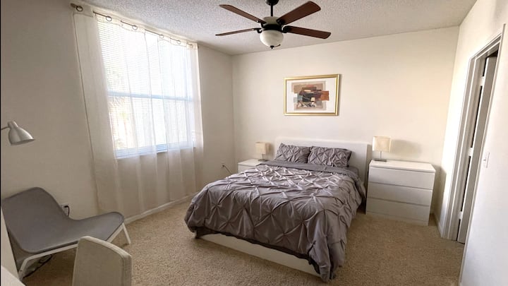 Penthouse 2/2 In Wpb Cityplace Downtown + Bikes - West Palm Beach, FL