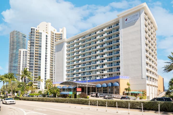 Beautiful Studio In Sunny Isles - Aventura, FL