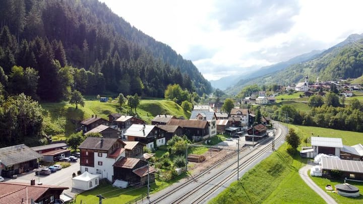 Günstige Ferienwohnung, ÖV - Obersaxen