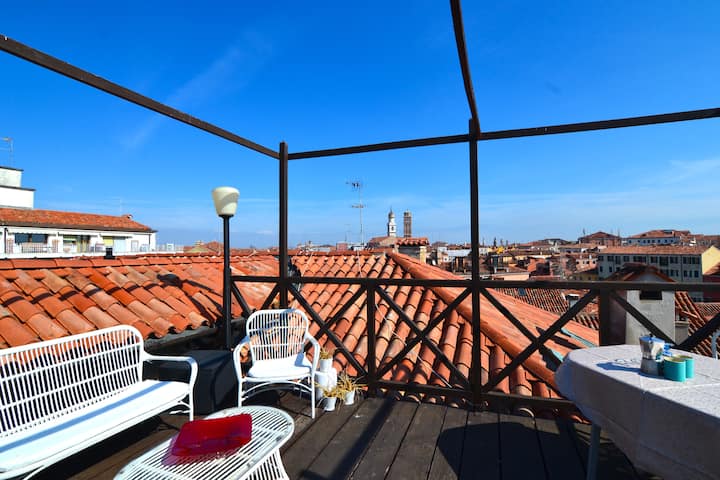 Breathtaking Terrace In Santa Margherita Square - Benátky