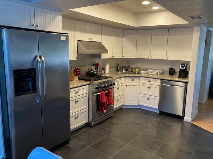 Great Home In Southwest Bakersfield Close To Csub - Bakersfield, CA