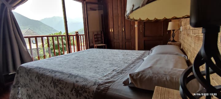 Habitación Doble Con Balcón Y Desayuno - Les