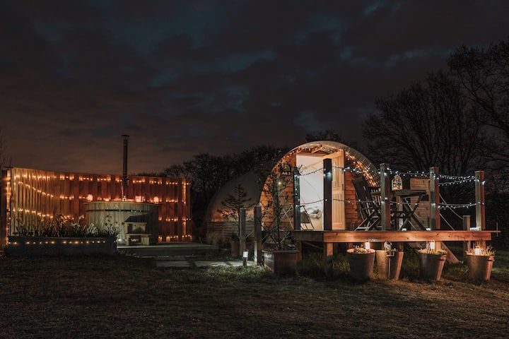 Peaceful Couples Ark With Wood Fired Hot Tub - Isle of Wight