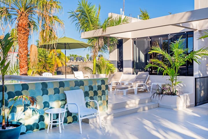 Pelikanos On 10th - Cozumel