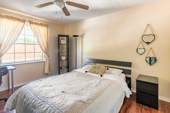 Comfortable Furnished Room Near Valencia College - Orlando
