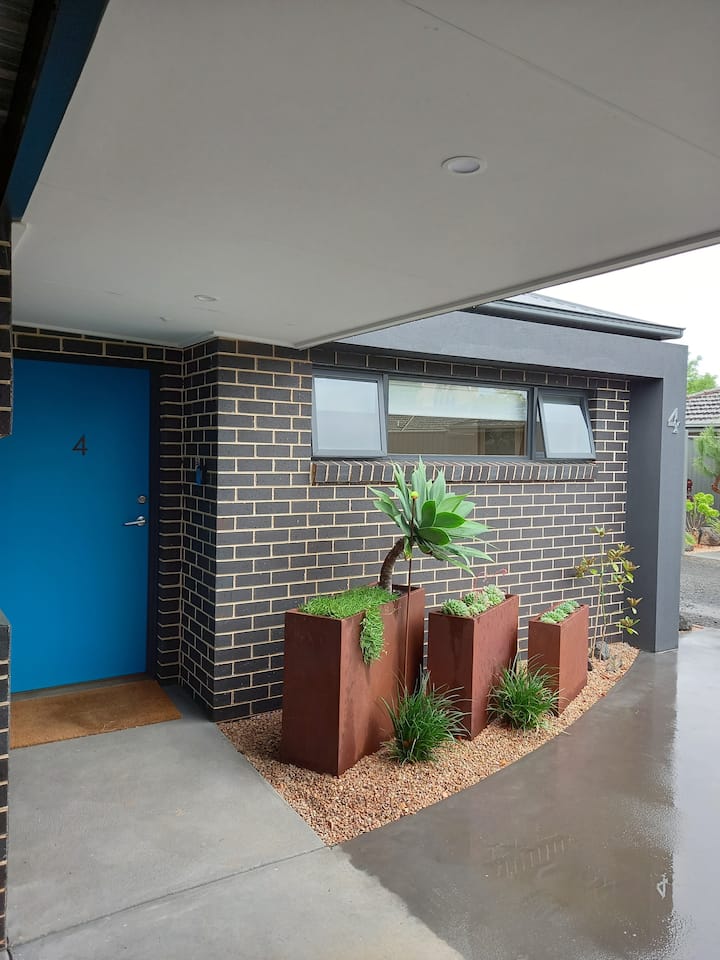 At Home Apartments - Studio 4 - 세일