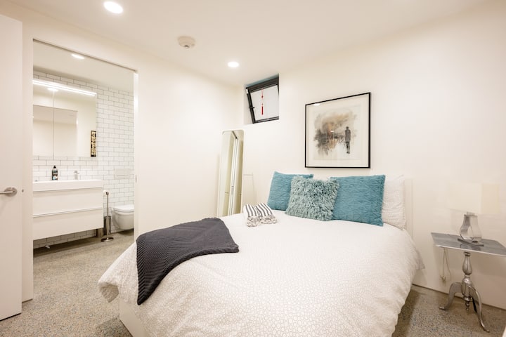 Licensed 2025 Gallery Mira! Close To Downtown! - Vancouver