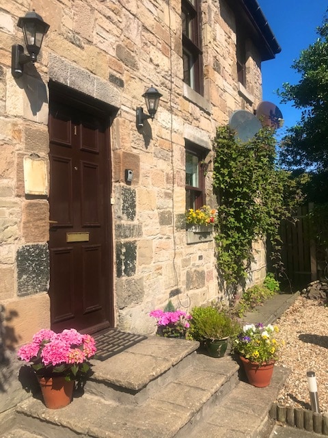 Ground floor apartment in quaint Carlops Village - Flats for Rent in ...
