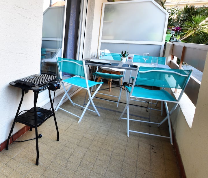 F2 Centre Ville Au Calme Avec Terrasse Et Parking - Saint-Raphaël