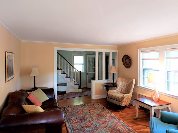 New England Suburban Living - Wellesley, MA