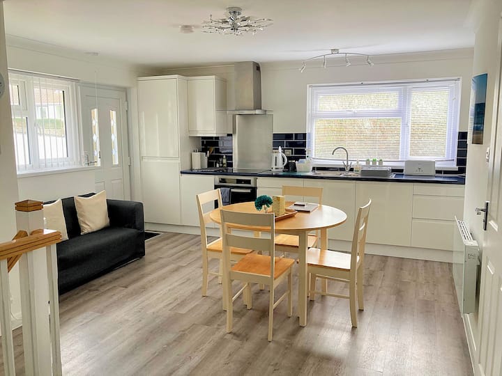 Treeside, Penryn ~ 1 Bed Self Contained Annexe - Falmouth