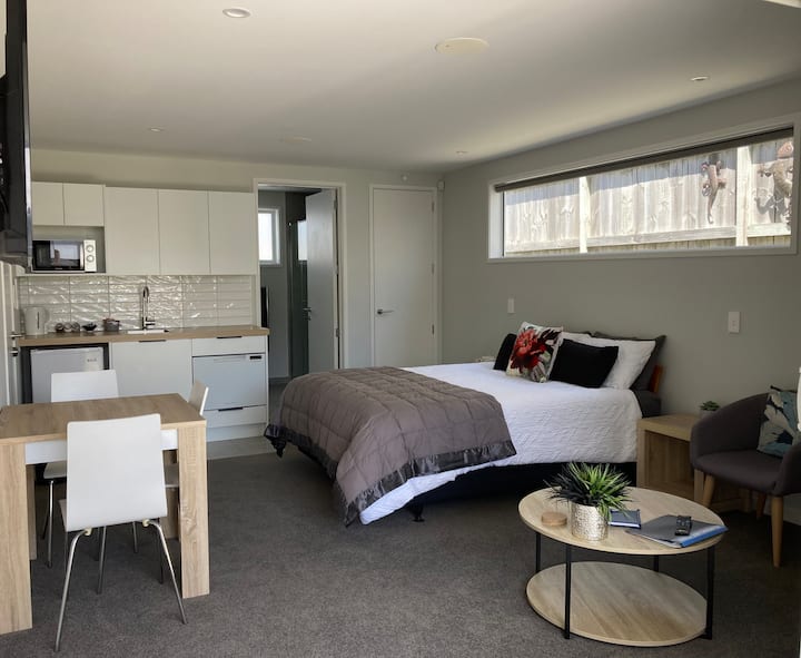 Executive Studio Retreat – 400m To The Beach - Bay of Plenty