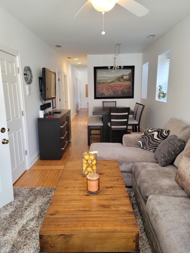 Logan Sq 2br/2ba Sleeps 6, Fast Wifi, Top Rated - Edgewater Beach - Chicago