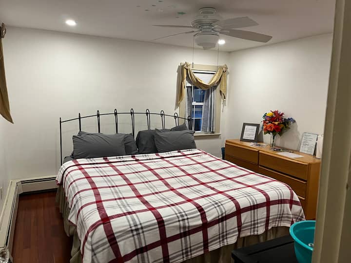 Salem's Sweetheart Suite - Salem, MA