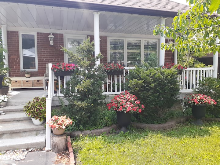 Bright Executive Suite, Free Parking, 20 Min To Dt - Toronto