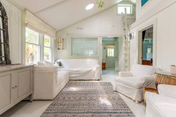 The Sea Pear Cottage - Views + Beach Access - Folly Beach, SC