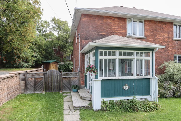 Beautiful Downtown 3 Bedroom Century Home -B - Sudbury