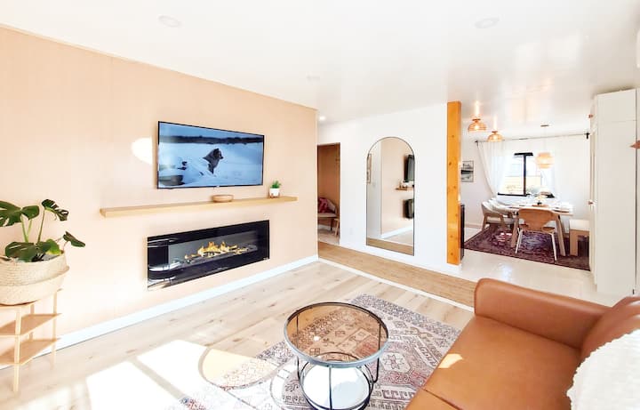 Twin 3-bedroom Home Unit B, Airport, Beach, Disney - Costa Mesa, CA