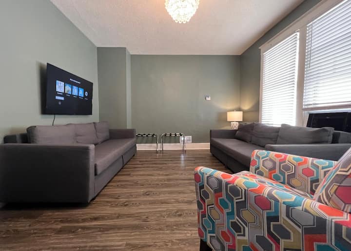 House W/ 10 Beds, Sleeps 19 Free Driveway Parking - 신시내티