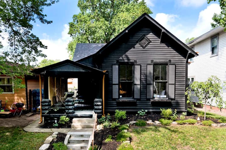 Stylish Home, Near Lucas Oil, Free Parking - Indianapolis, IN