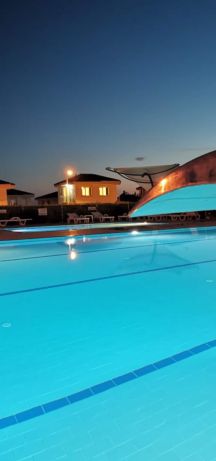 ÇEşme Alaçatı ÖZel Plajlı, Havuzlu, 8 Kişi Villa - Alaçatı