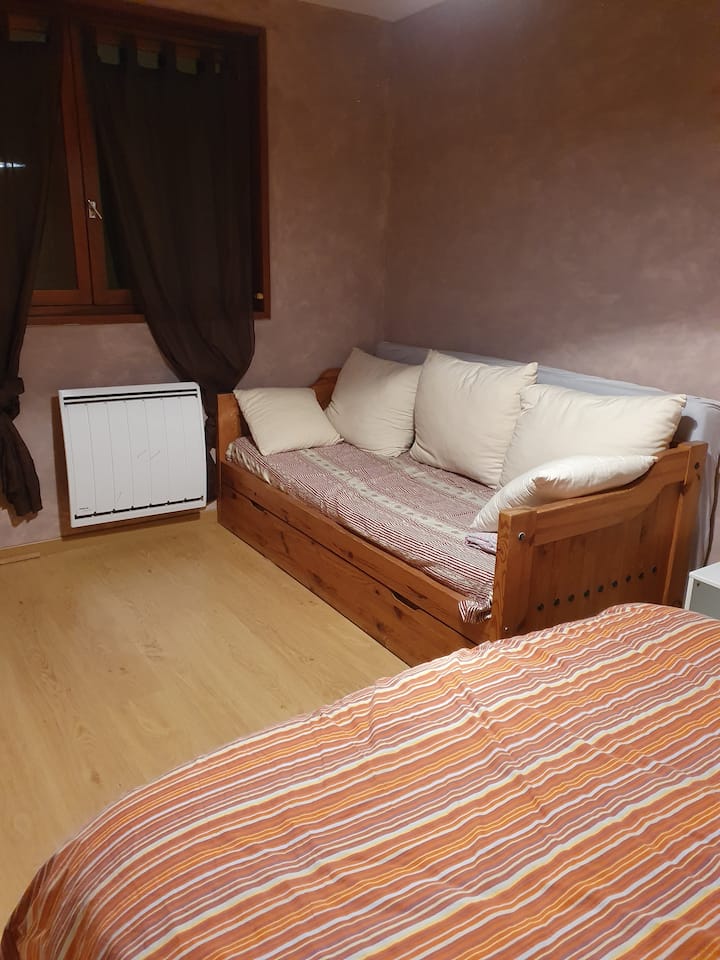 Chambre + Sdb Dans Chalet, Proche Genève,montagne - Confort