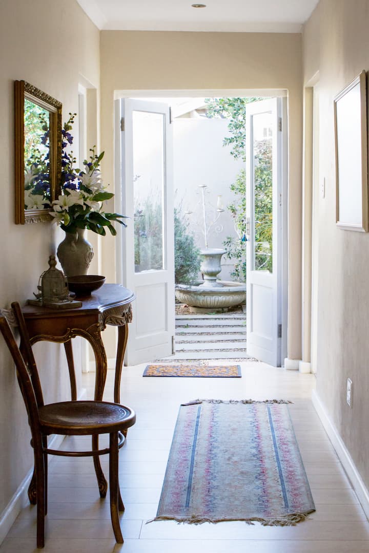 3 Bedroom House At Cherry Berry Lodge In George. - George