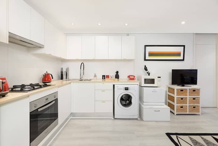 Magpie Hollow - Sydney