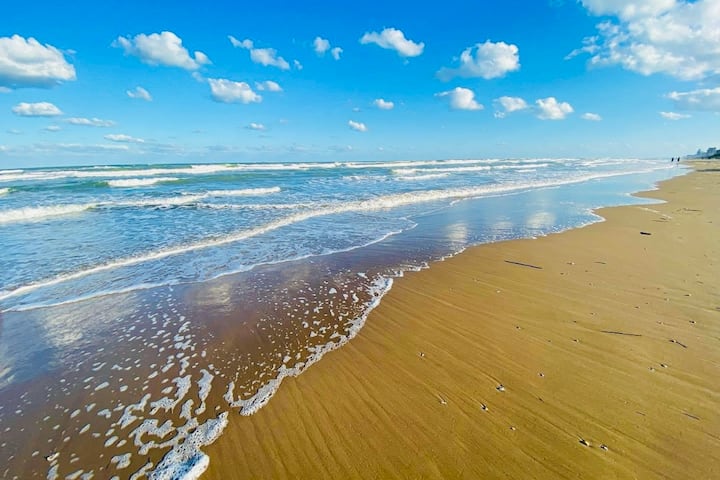 Surfside Ii - 2/2  Condo - Steps From The Beach! - South Padre Island