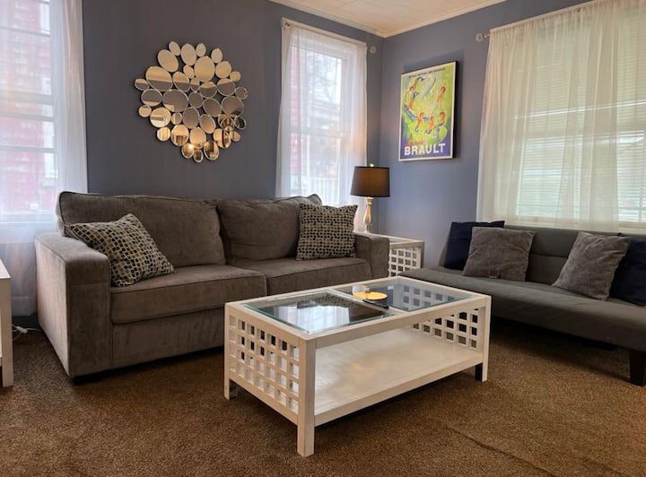 Charming 3 Bedroom Home: 6 Beds,  Sleeps Up To 12 - Oswego, NY