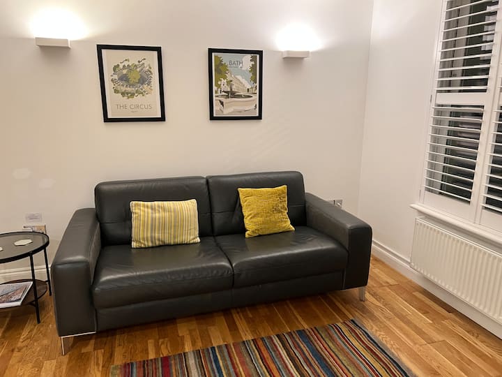 ***Spotless, Bright 1 Double Bed Apartment*** - Bath