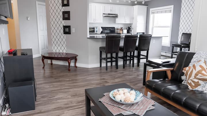 Stylish 2bd\2bt Downtown Condo W/3 Beds & Balcony - Calgary