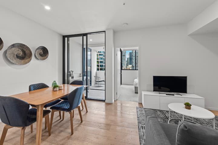 City Views & Amazing Location! Free Parking & Wifi - Milton