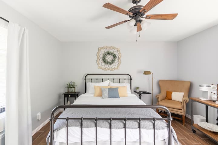 Clean & Cozy Guest House In Heart Of Bishop Arts - Dallas, TX