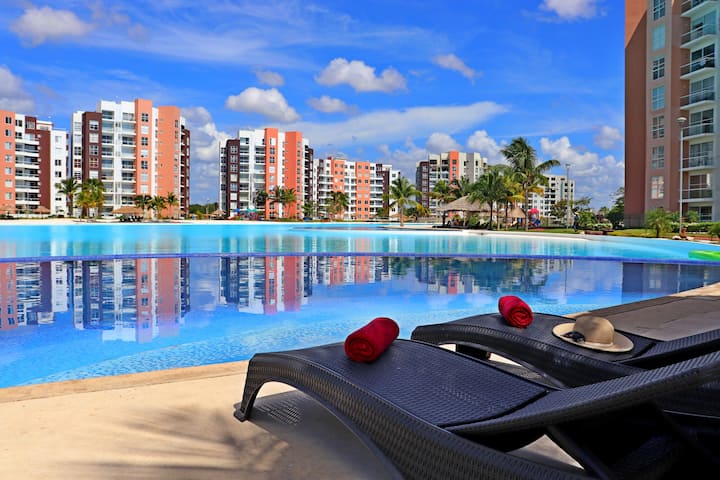 Large House, 7 Pools, 100 Mbps Wifi, King Bed - Cancún
