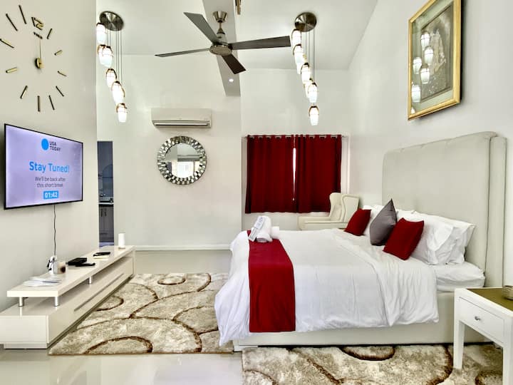 Unique 2 Bedroom Penthouse N In Ambassador Suites - Angeles