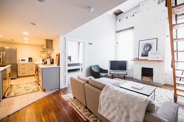 Uneeda Airbnb - Historic Charm Meets Modern Loft - Richmond, VA