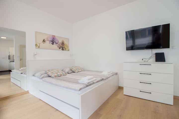 Stay Inn | Chic Central Apartment With Balcony - Prague