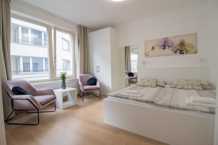 Stay Inn | Chic Central Apartment - Prague