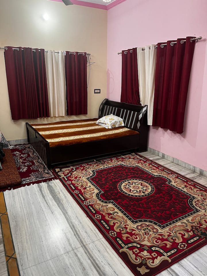 Premium Room Near Kashi Vishwanath & Kedar Mandir - Varanasi