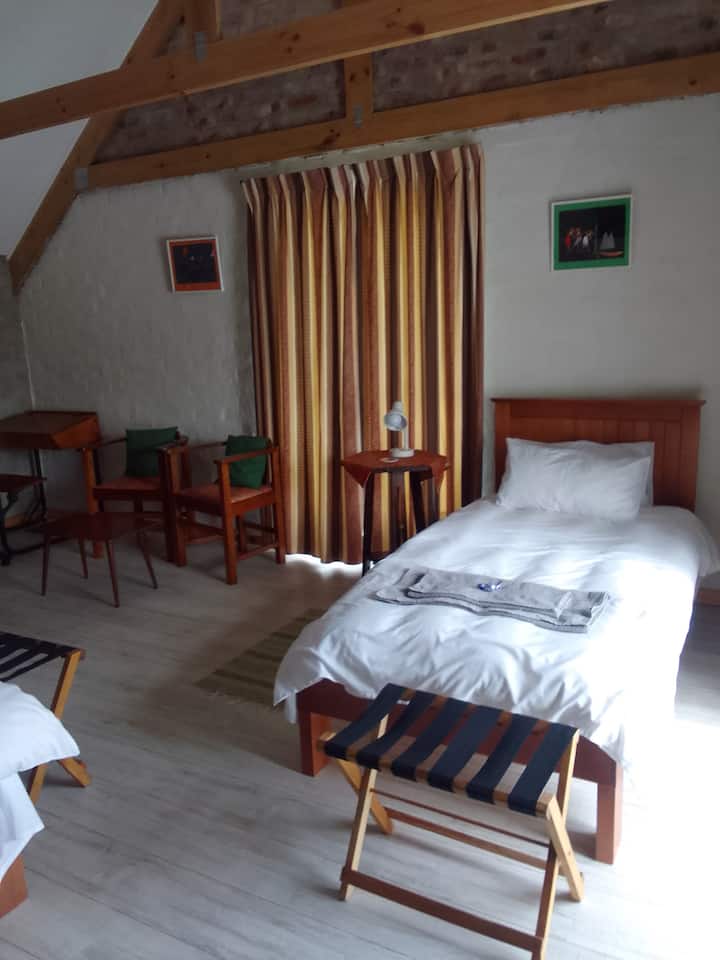 Private Room In Quiet Area - George