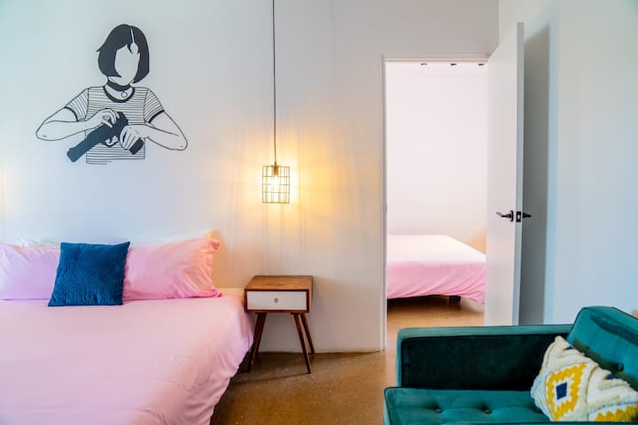 The Pink Hotel Coolangatta - Extended King Room - Coolangatta
