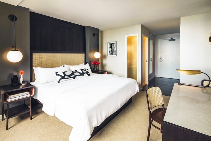 1 King Bed W/waikiki View, Hotel Renew - Honolulu, HI