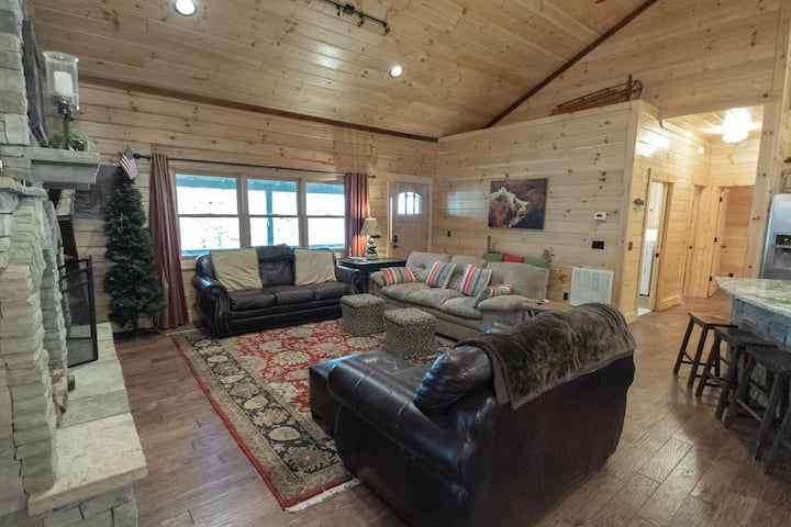 Modern Cabin Walking Distance To Lake Nantahala Views. No Lake Access. Hot Tub - Blue Ridge Mountains