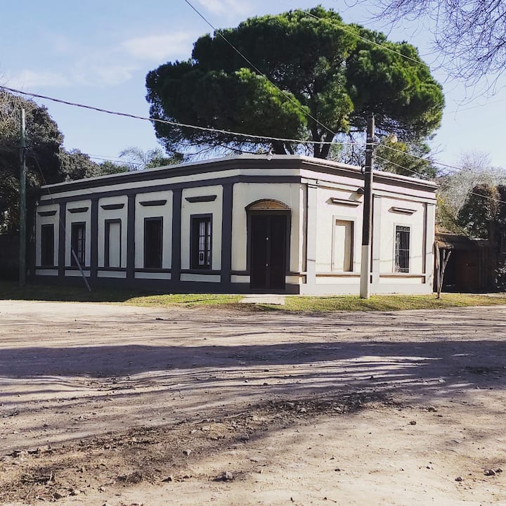 Casona De ÉPoca Con Historia - Ituzaingó