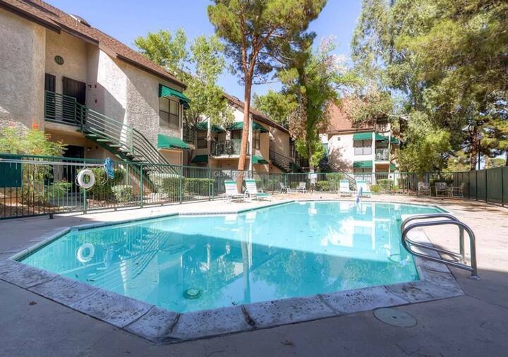 A Winner! Pool View, Gated & Close To The Action! - Las Vegas, NV