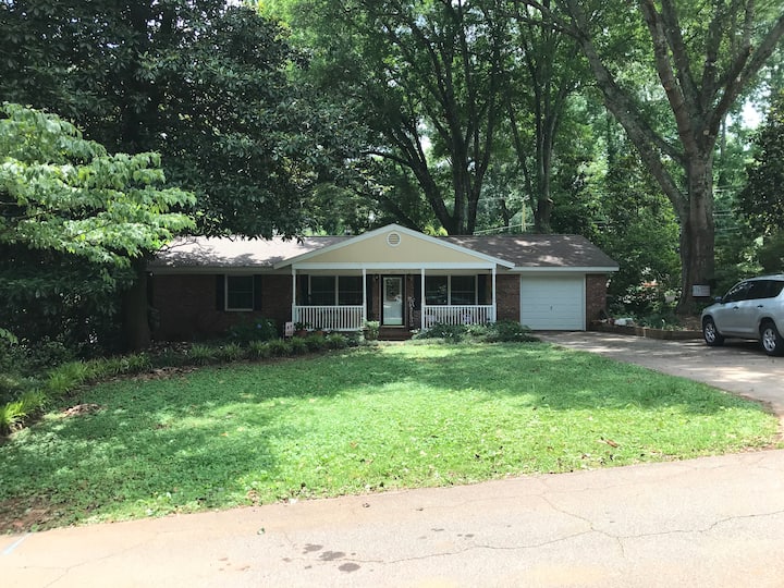 A Little, Big House Just 3 Miles From Death Valley - Clemson, SC