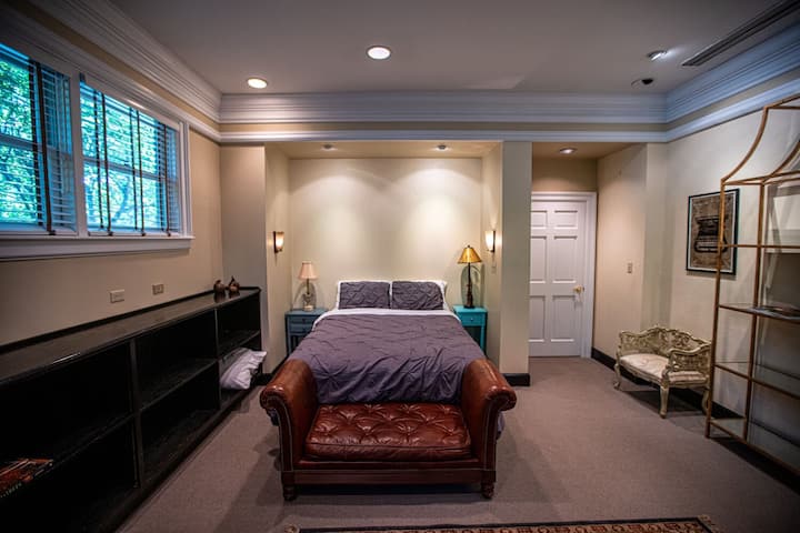 Studio Apartment Downtown With Kitchenette - Lewisburg, WV